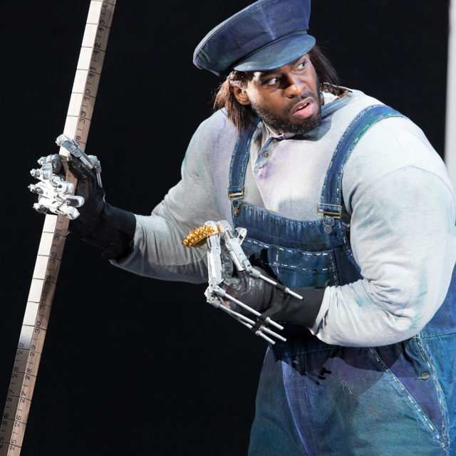 Soloman Howard, bass